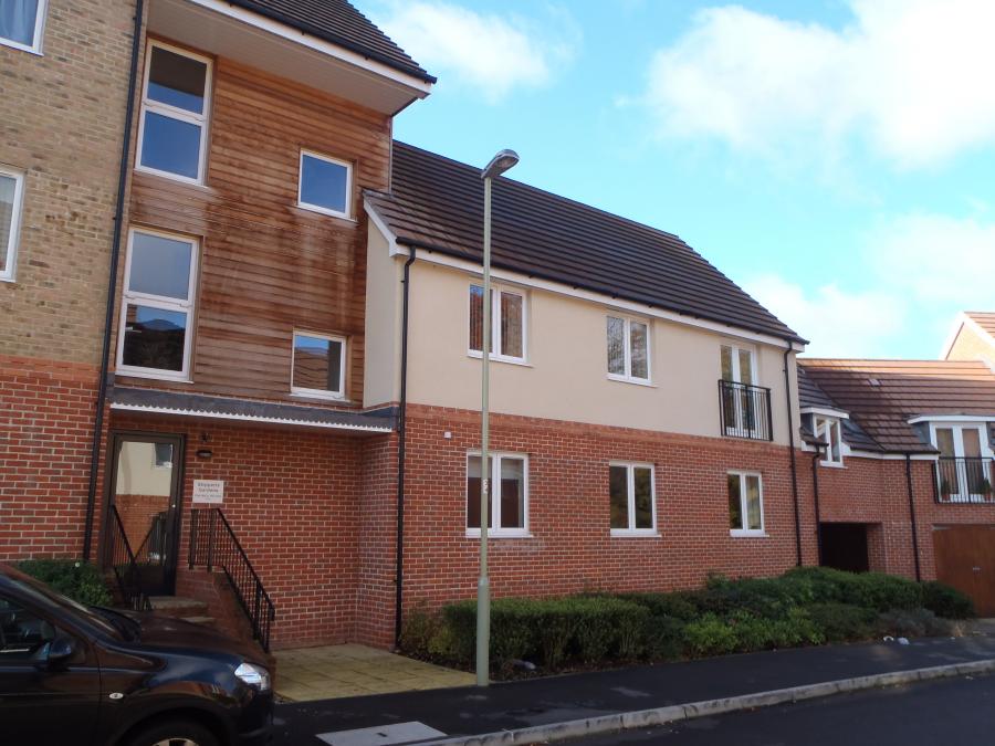 Flat to rent Skippetts Gardens, Basingstoke and Deane | rentaroof