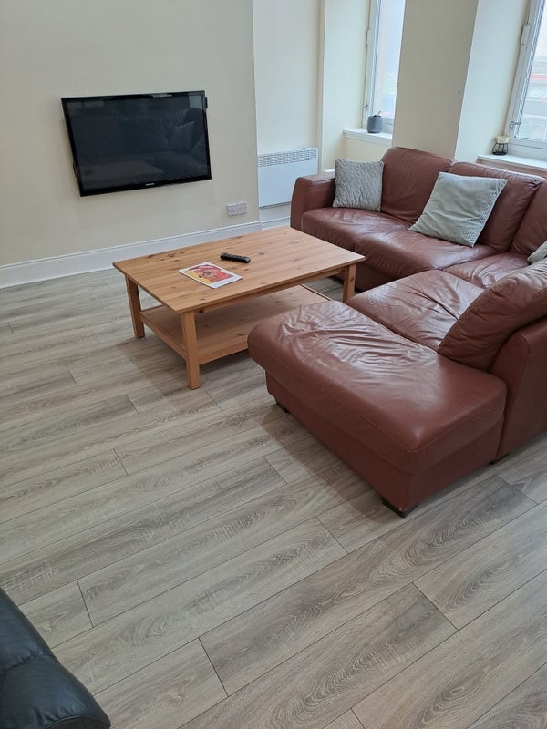 Flat to rent Ingram Street, Glasgow | rentaroof