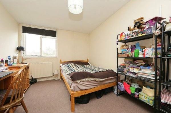 Flat to rent Wyndham Road, Greater London | rentaroof