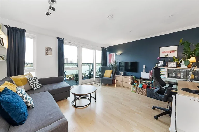 Flat to rent Evan Cook Close, Greater London | rentaroof