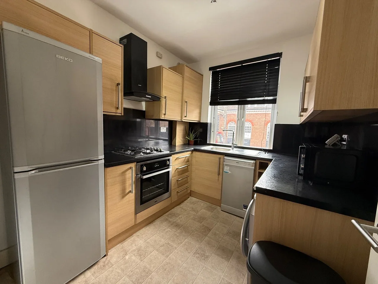 Flat to rent Greenhill Way, Greater London | rentaroof