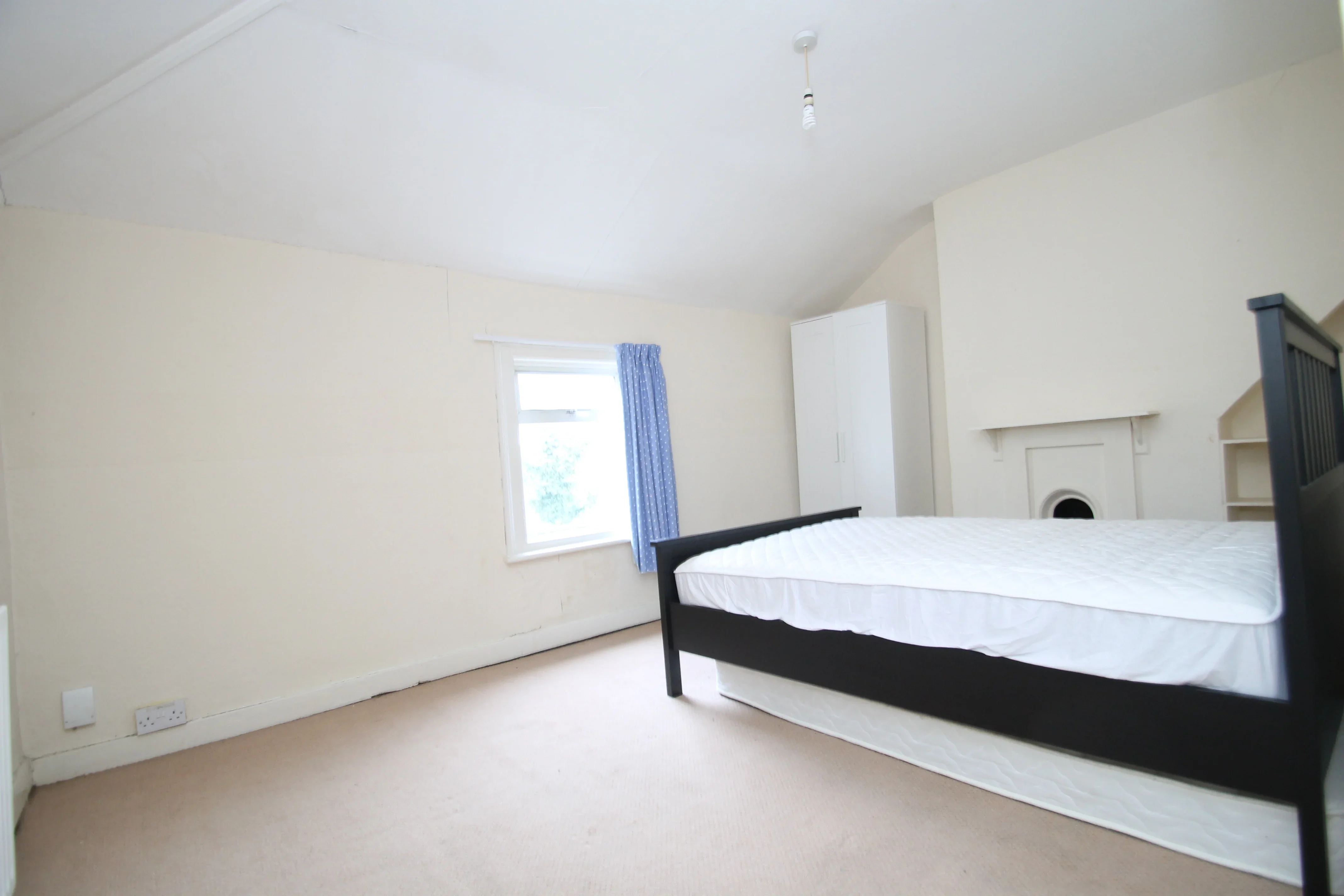 House to rent Churchfields Road, Greater London | rentaroof