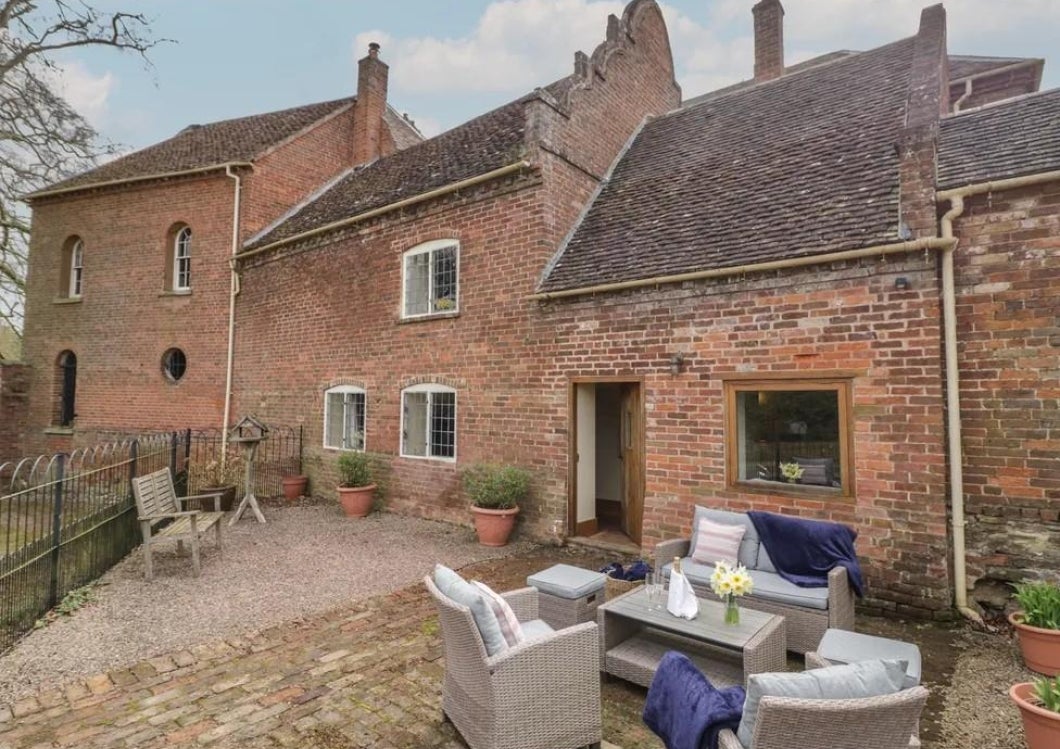 Flat to rent Priory Road, High Wycombe | rentaroof