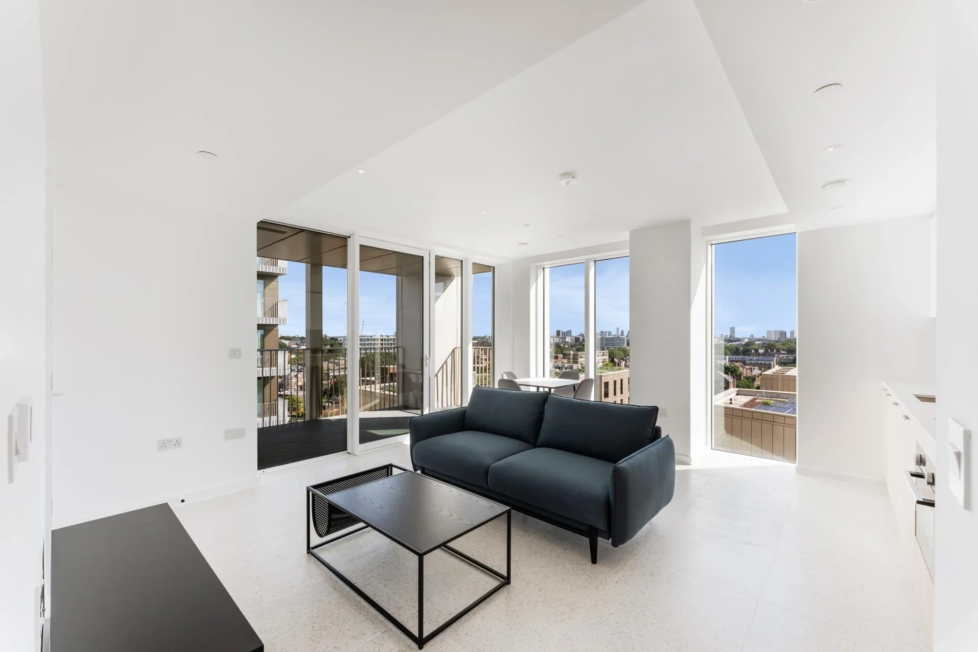 Flat to rent Cendal Crescent, Greater London | rentaroof