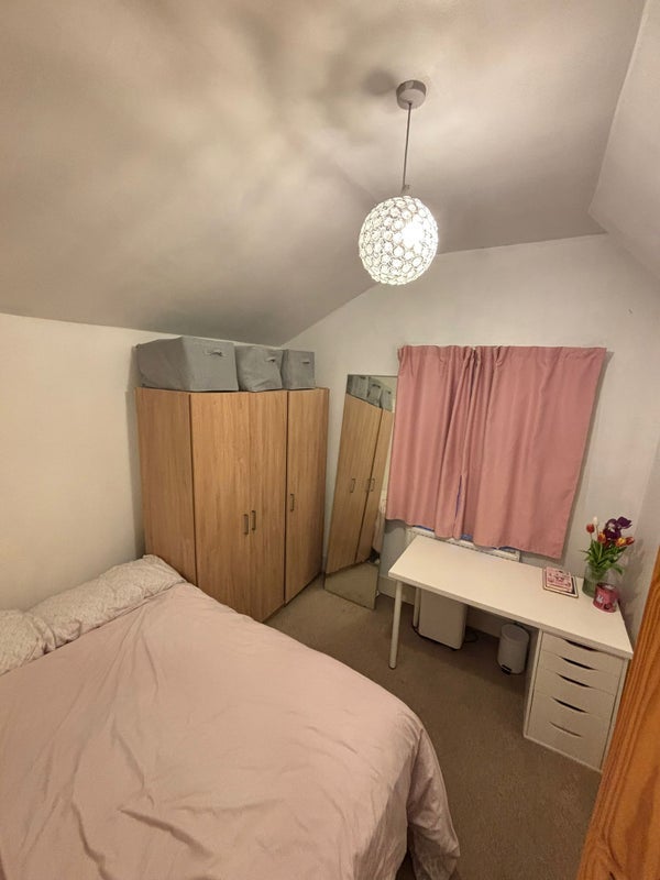 Flat to rent Morley Road, Greater London | rentaroof