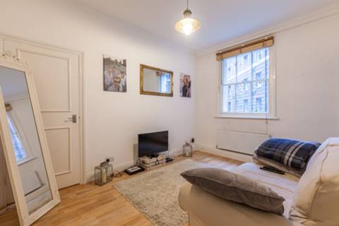 Flat to rent Folgate Street, Greater London | rentaroof