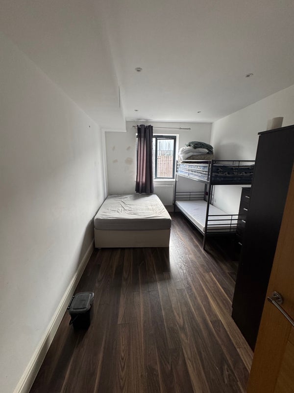 Flat to rent Pinner Road, Greater London | rentaroof
