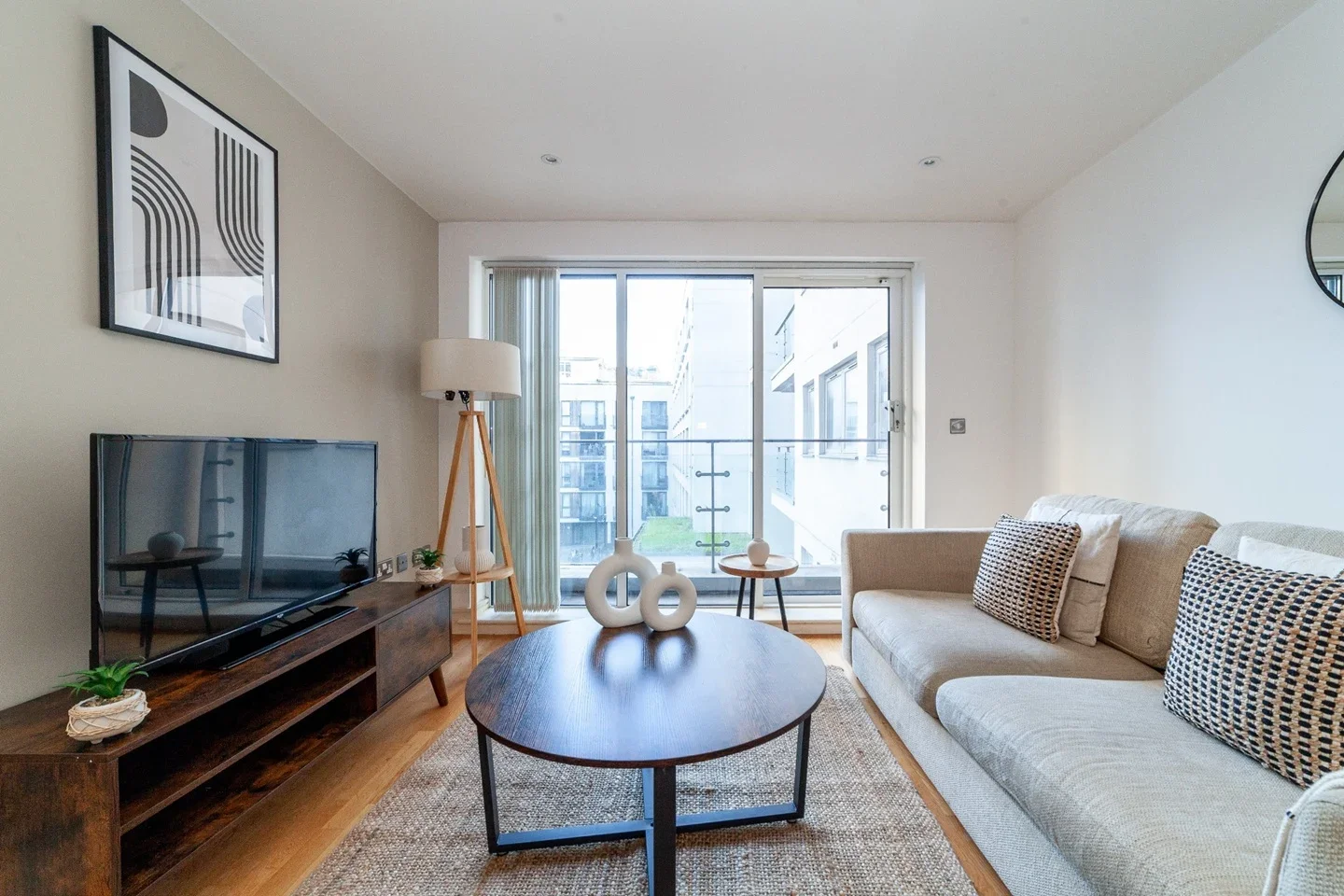 Flat to rent Long Lane, Greater London | rentaroof