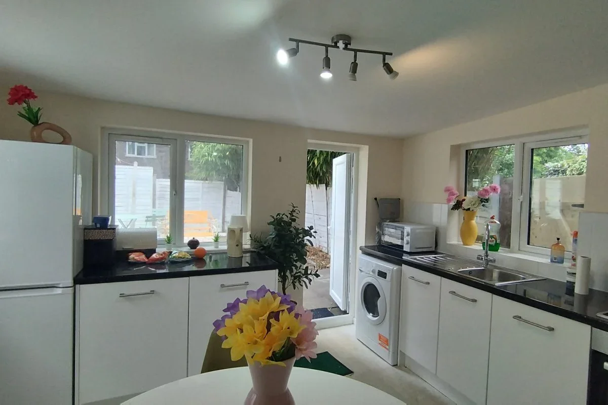 Flat to rent Sydney Road, Greater London | rentaroof