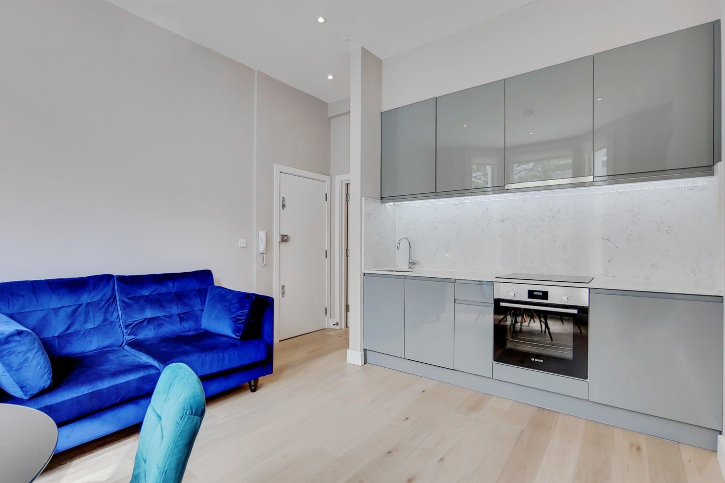 Flat to rent Chesterton Road, Greater London | rentaroof