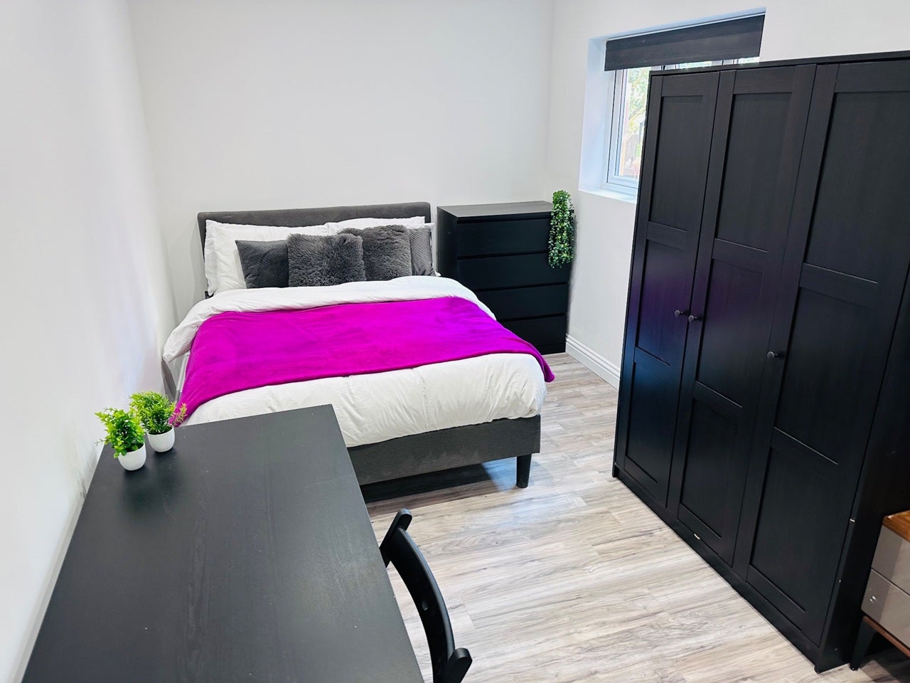 Flat to rent Whitehall Road, Greater London | rentaroof