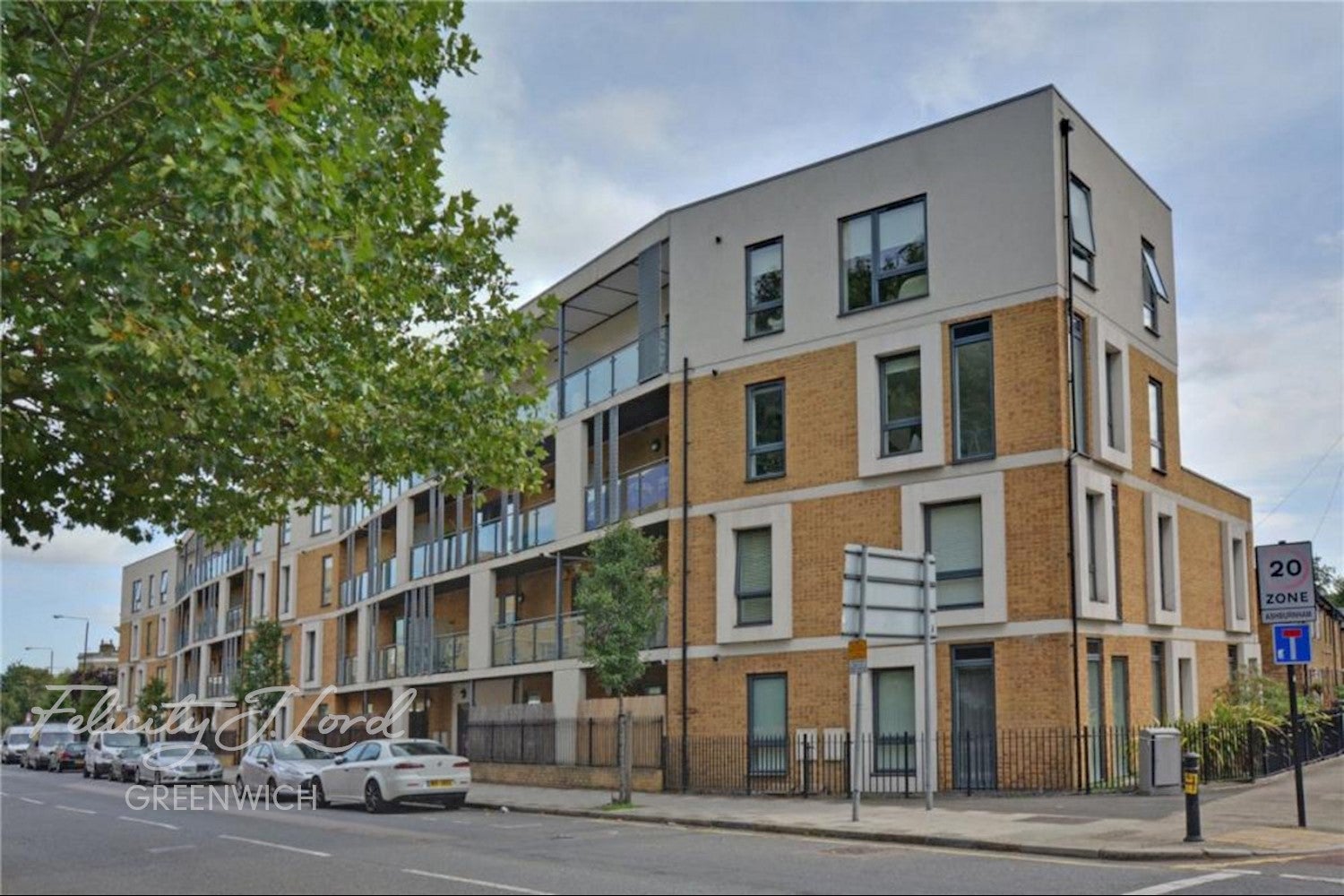 Flat to rent Greenwich High Road, Greater London | rentaroof