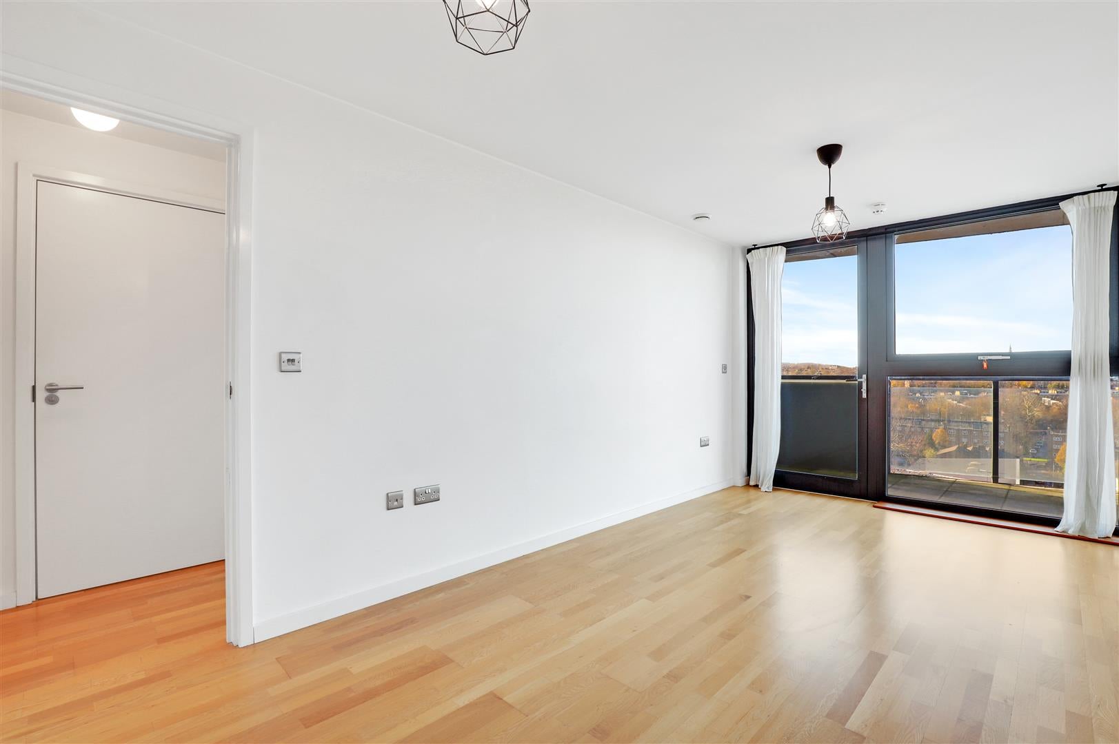Flat to rent College Approach, Greater London | rentaroof