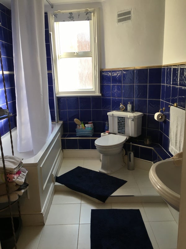 Flat to rent Fulham Road, Greater London | rentaroof