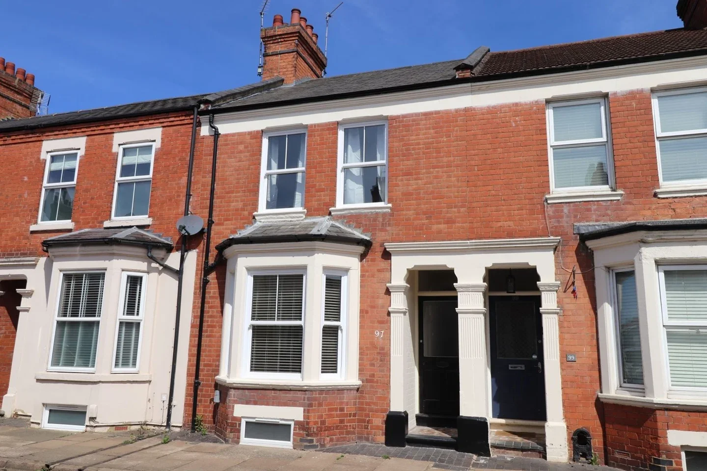 House to rent Cedar Road, Northampton | rentaroof