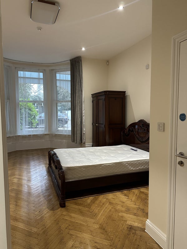 House to rent Hollybush Hill, Greater London | rentaroof