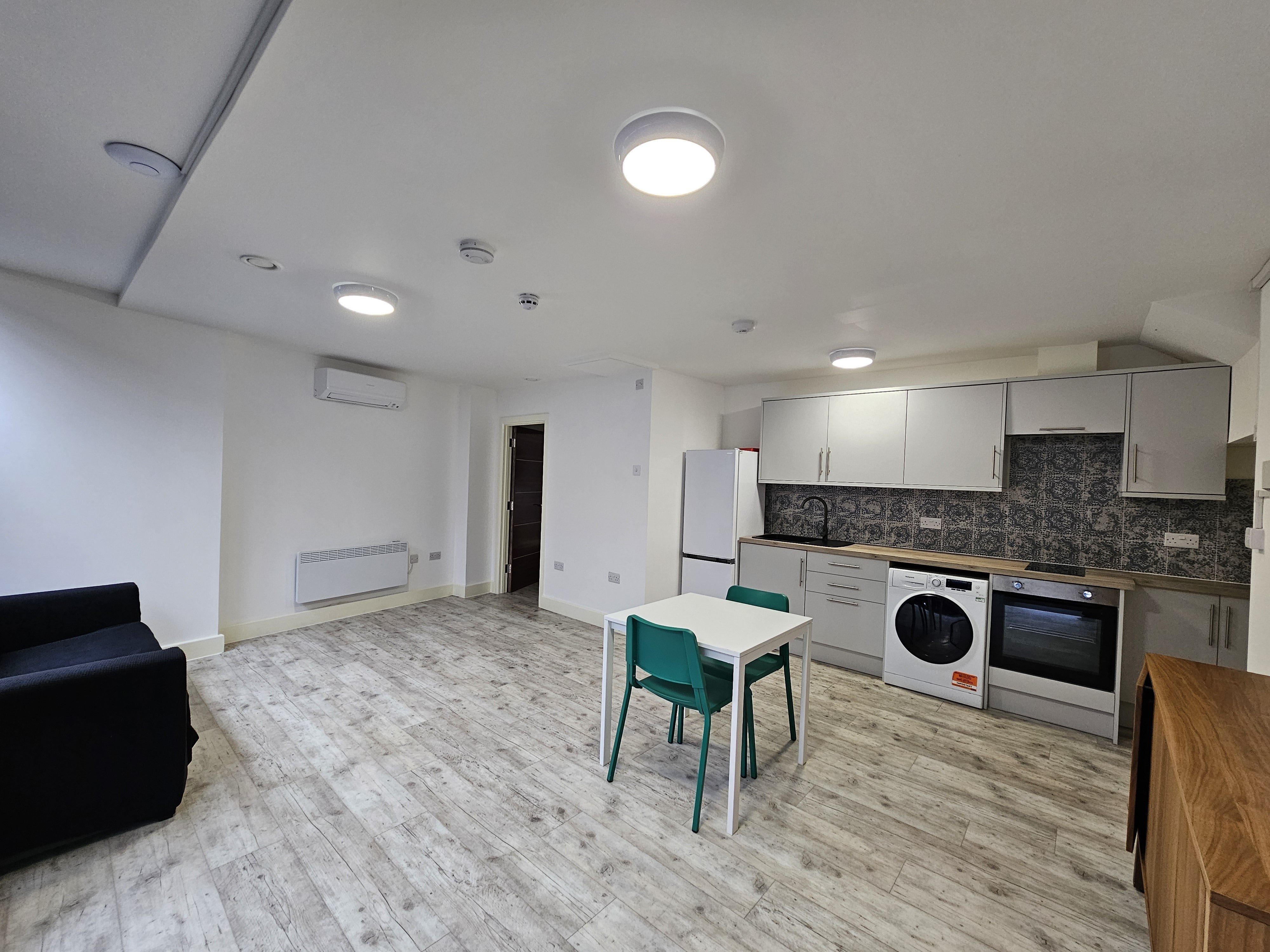 Flat to rent Woolwich Road, Greater London | rentaroof