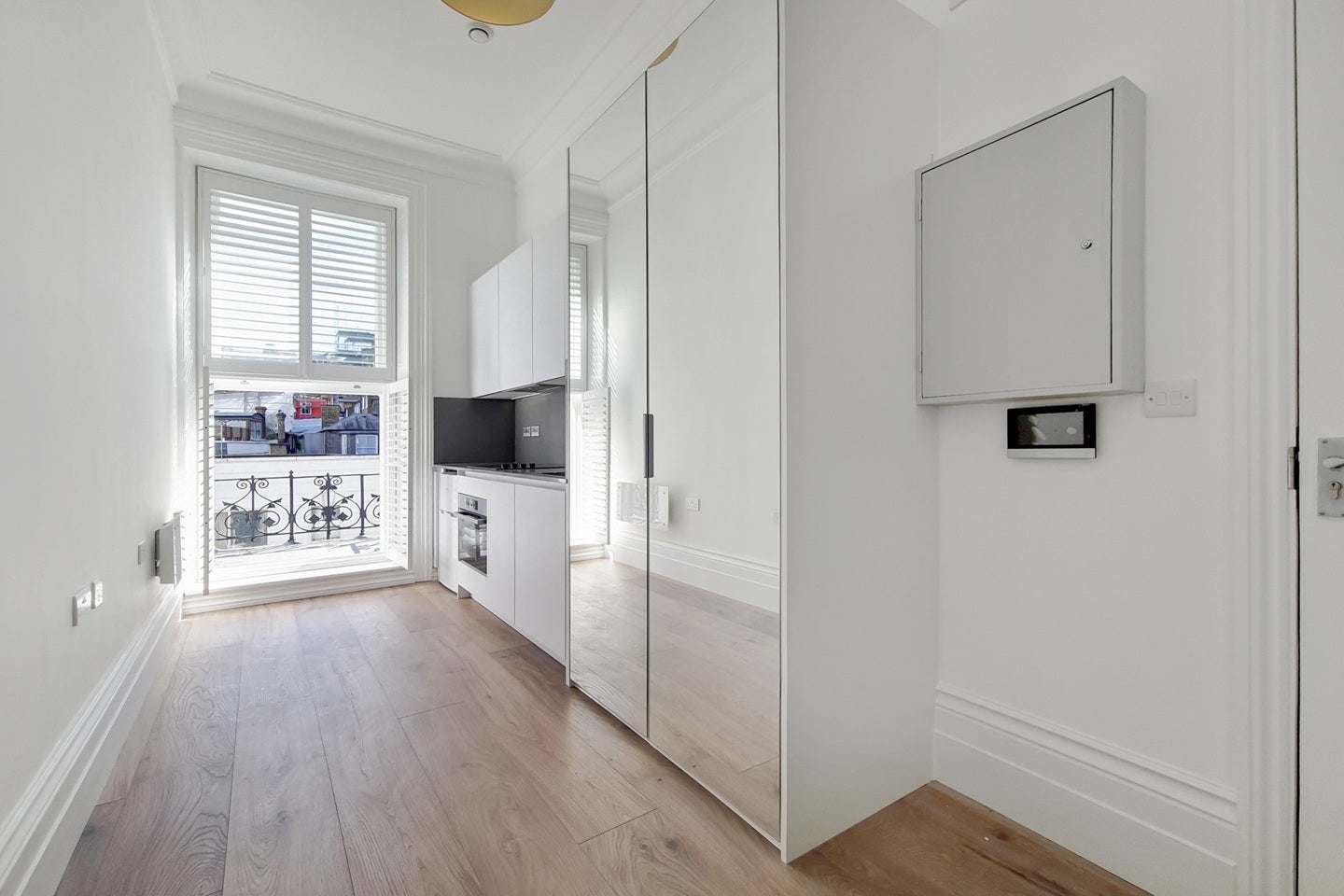 Flat to rent Grenville Place, Greater London | rentaroof