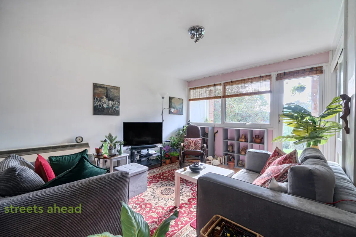 Flat to rent Anerley Hill, Greater London | rentaroof