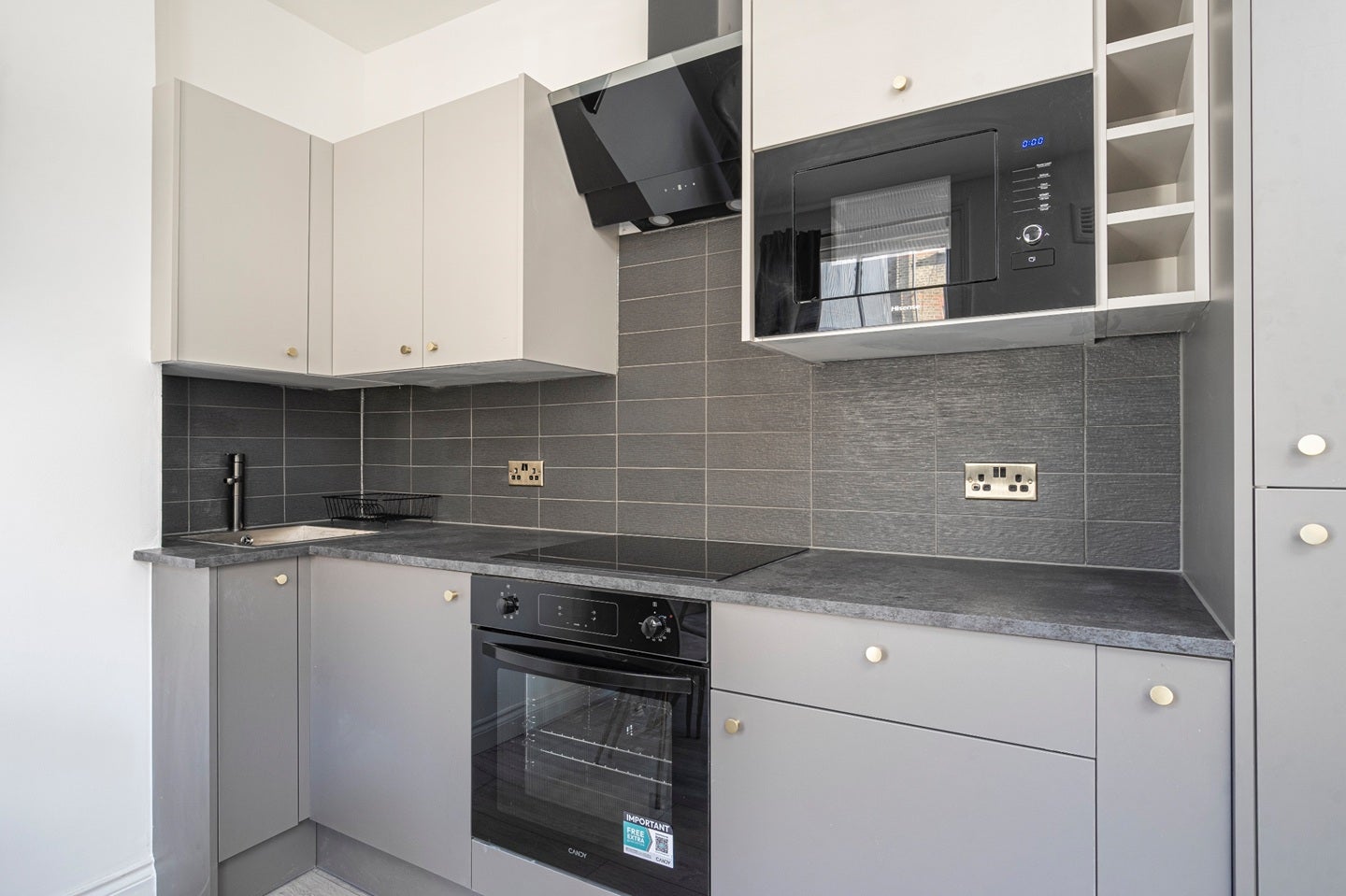 Flat to rent Stowe Road, Greater London | rentaroof