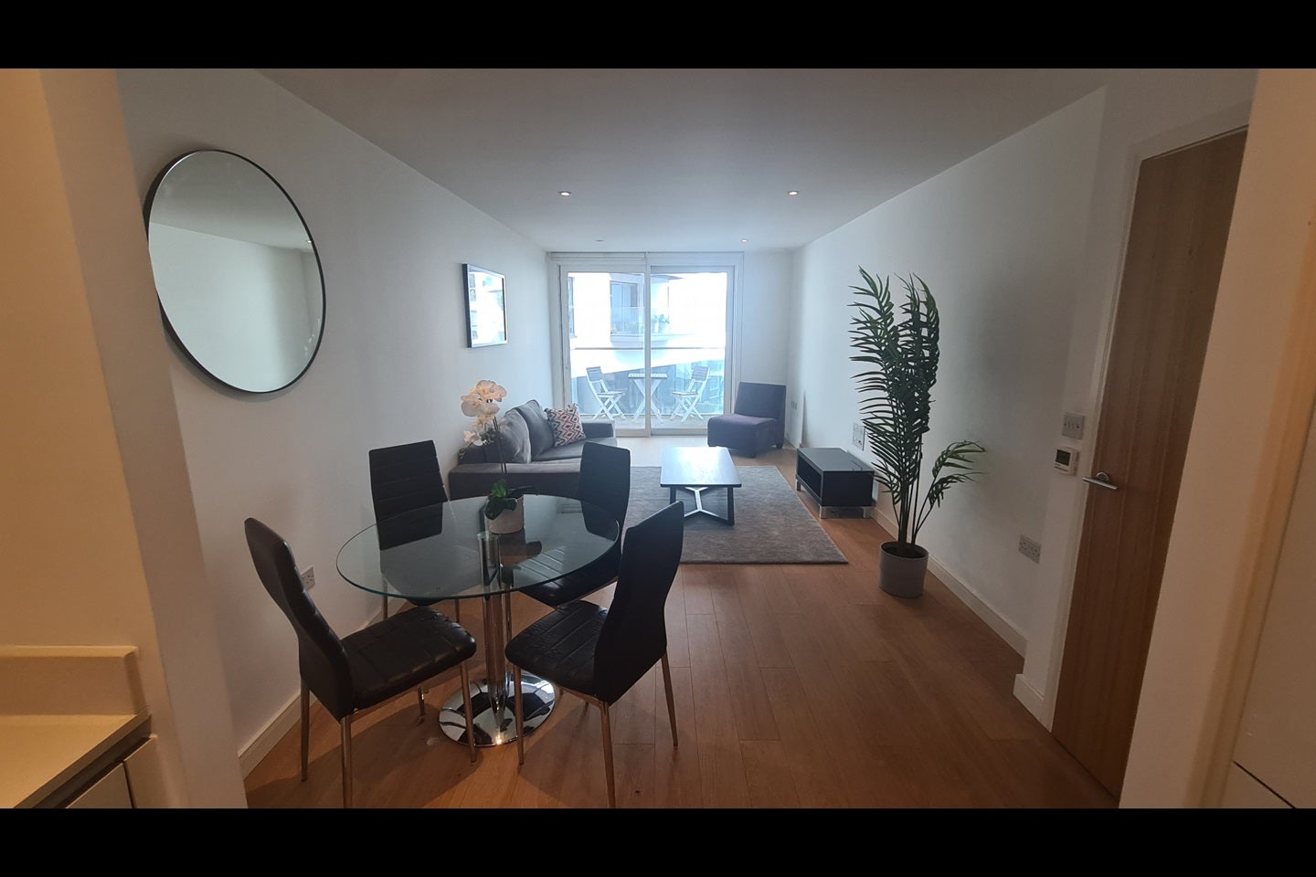Flat to rent Saffron Square, Greater London | rentaroof