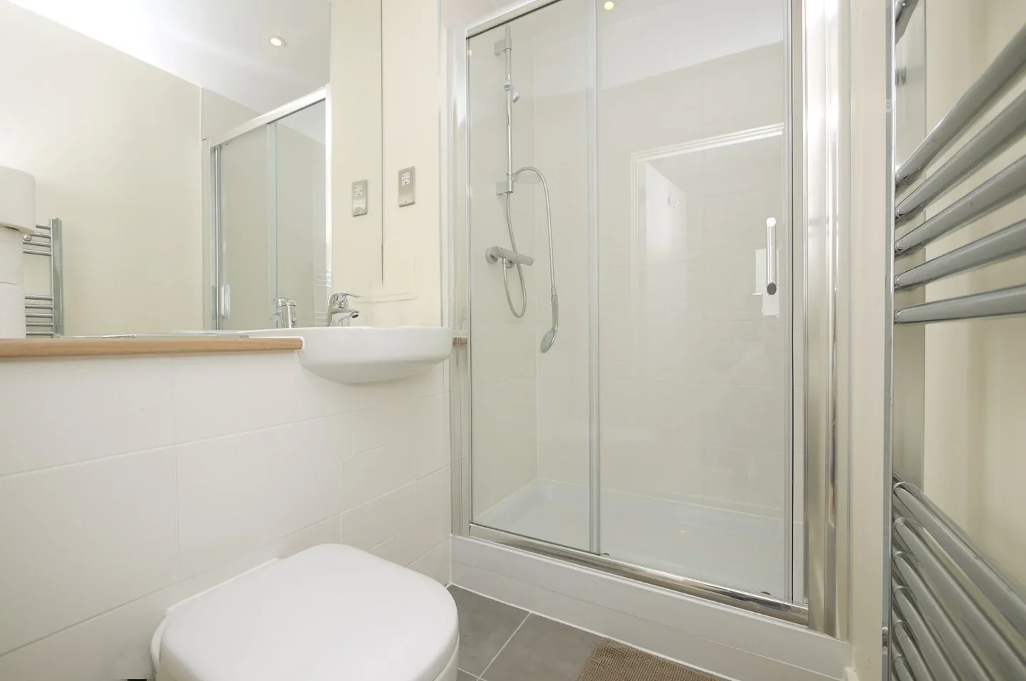 Flat to rent Rachel Close, Greater London | rentaroof