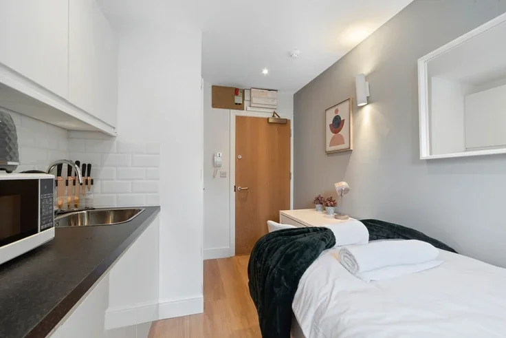 Flat to rent Swinton Street, Greater London | rentaroof