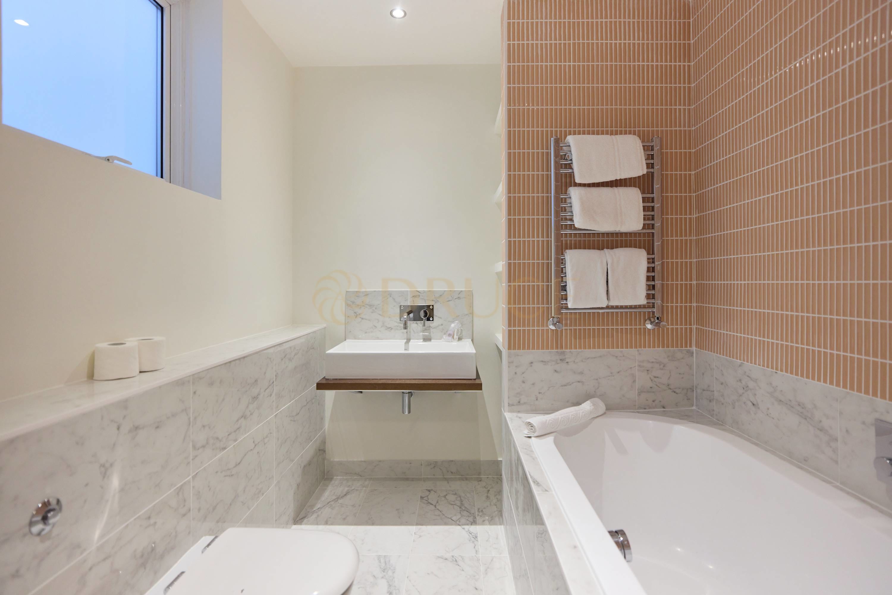 Flat to rent Strathearn Place, City of Westminster | rentaroof