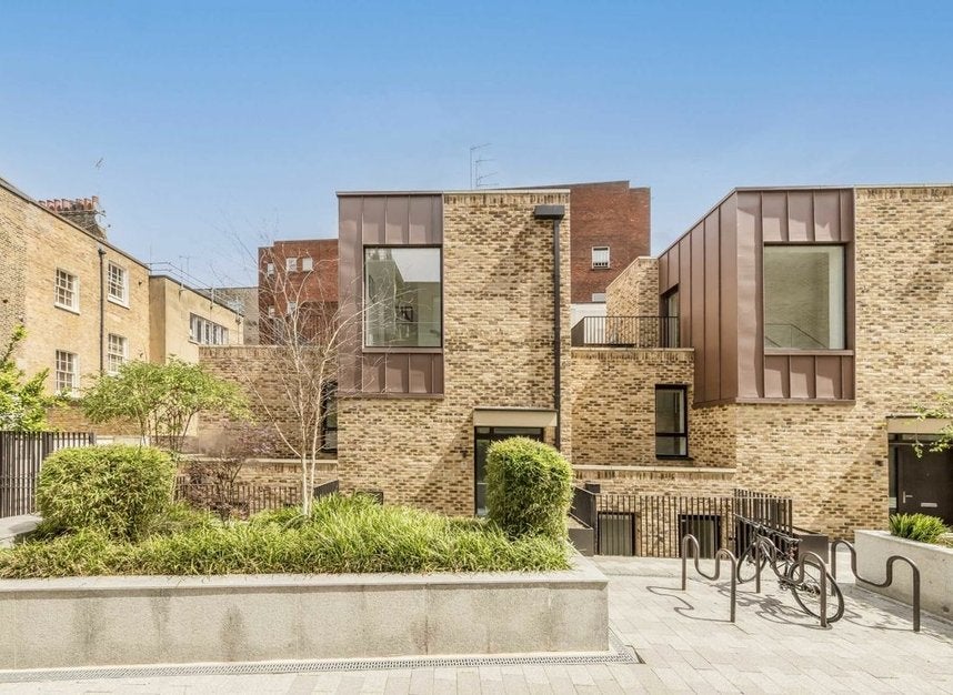 Flat to rent Hand Axe Yard, Greater London | rentaroof