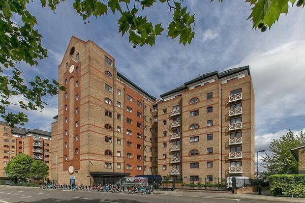 Flat to rent William Morris Way, Greater London | rentaroof