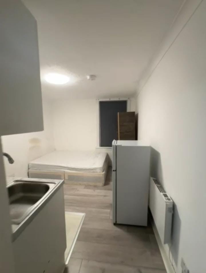 Flat to rent Dunbar Road, Greater London | rentaroof