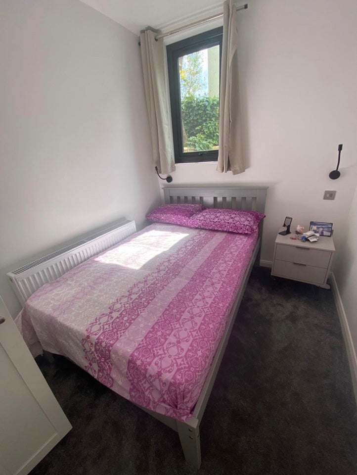 Flat to rent Tranmere Road, Greater London | rentaroof