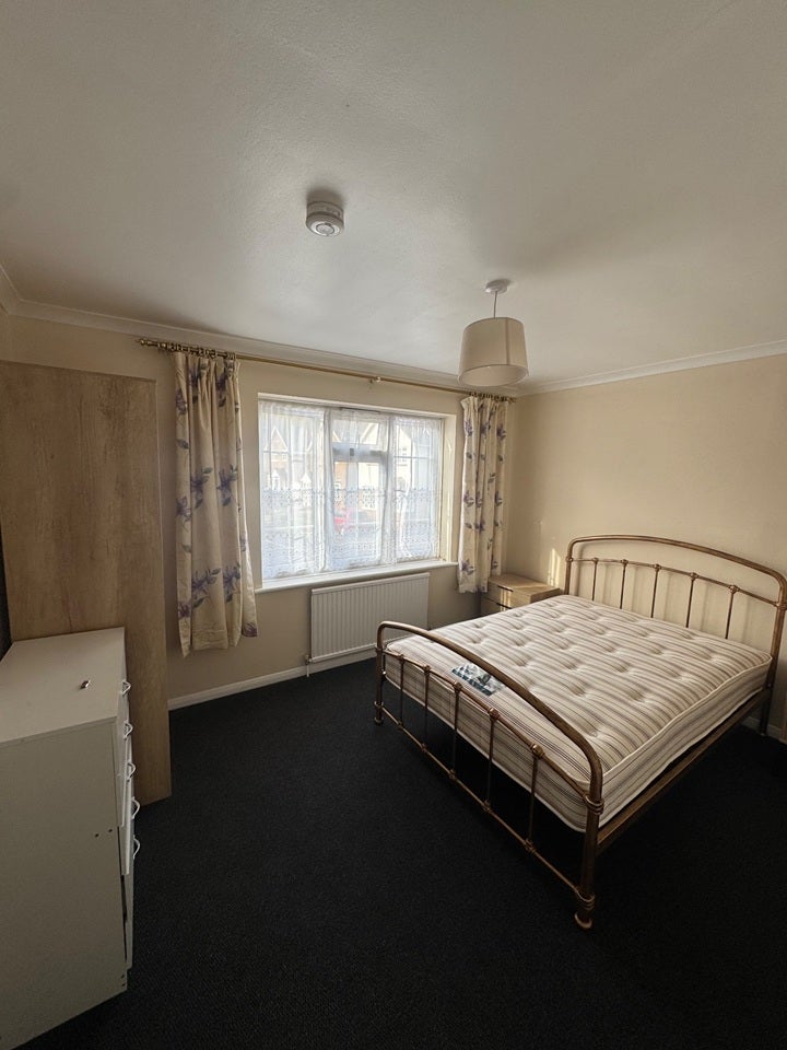 Flat to rent Rickards Close, Greater London | rentaroof