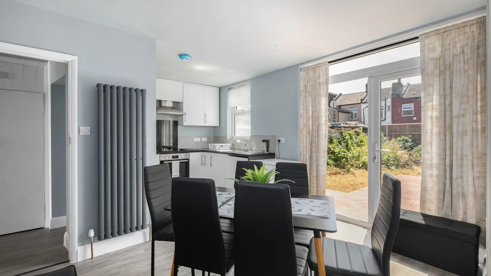 Flat to rent Cheddington Road, Greater London | rentaroof