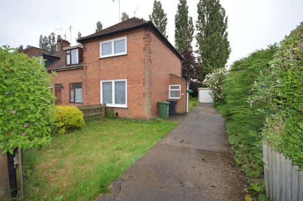 Flat to rent Bessemer Grove, Corby | rentaroof