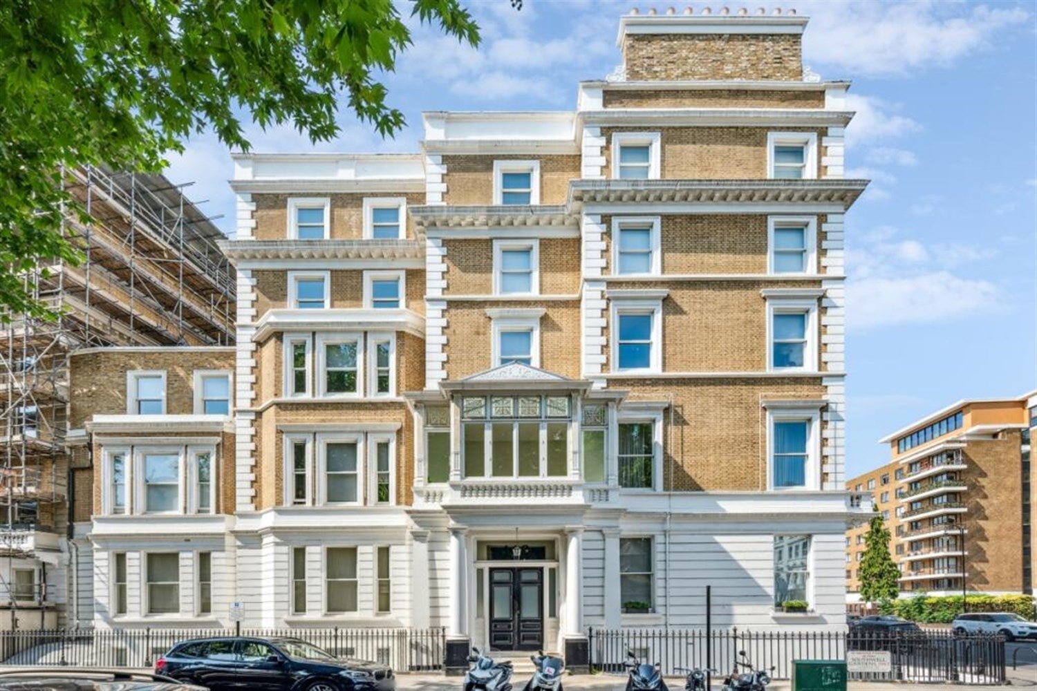 Flat to rent Cromwell Road, Greater London | rentaroof