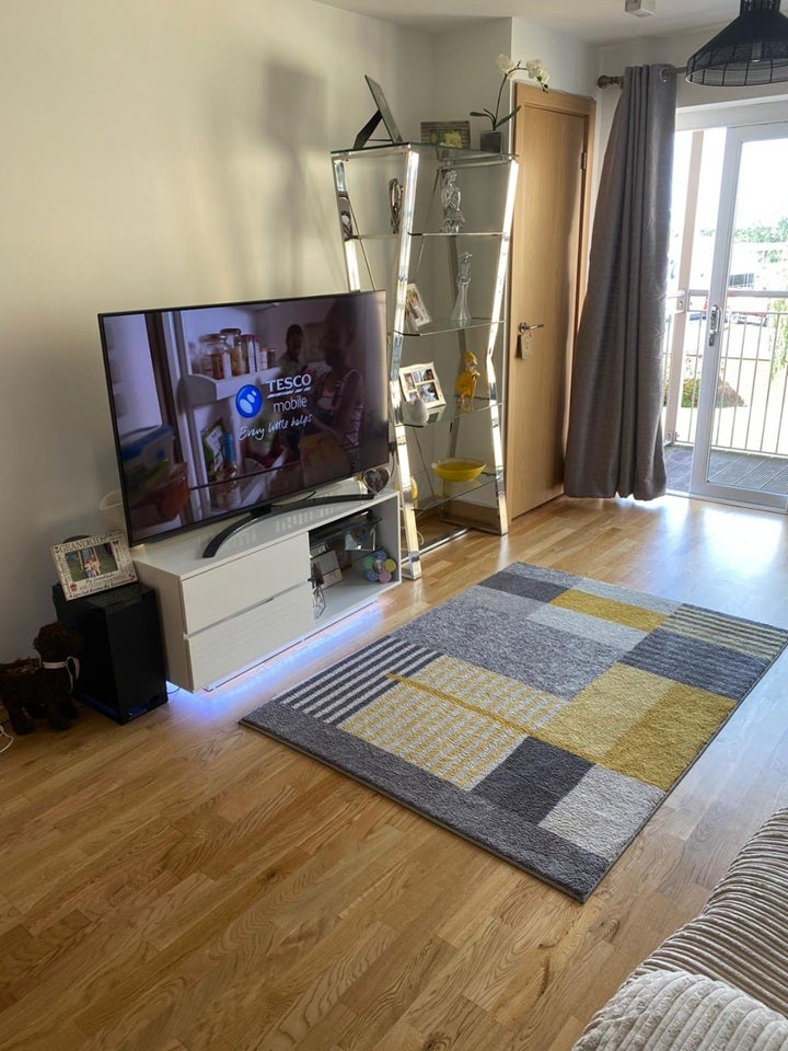 Flat to rent Hornchurch Road, Greater London | rentaroof