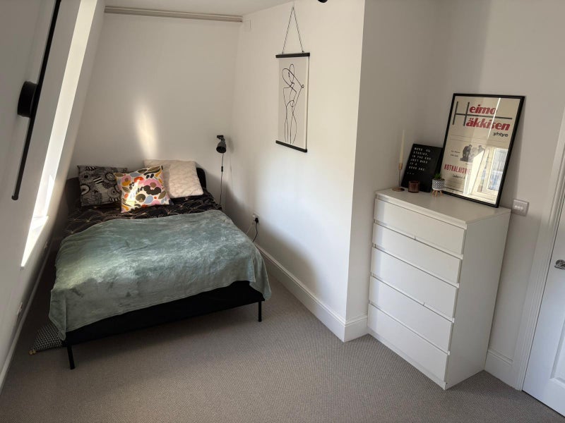 Flat to rent Lebanon Road, Greater London | rentaroof