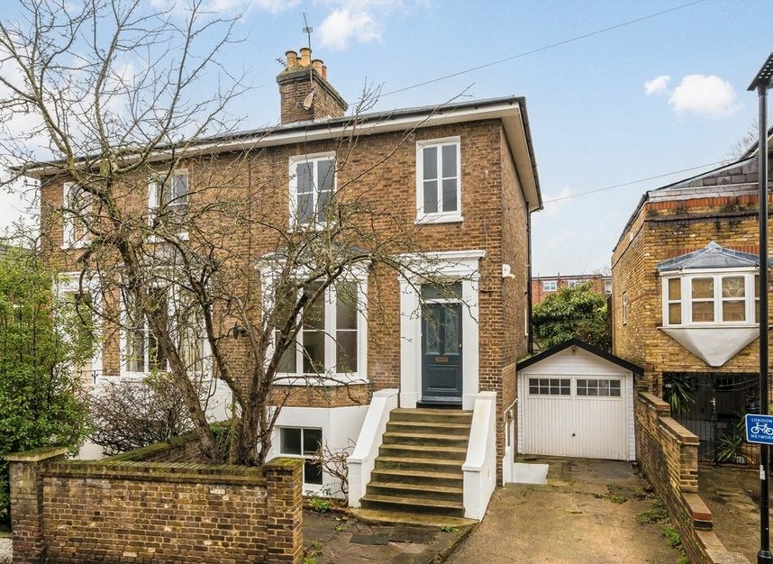 House to rent Woodlands Road, Greater London | rentaroof