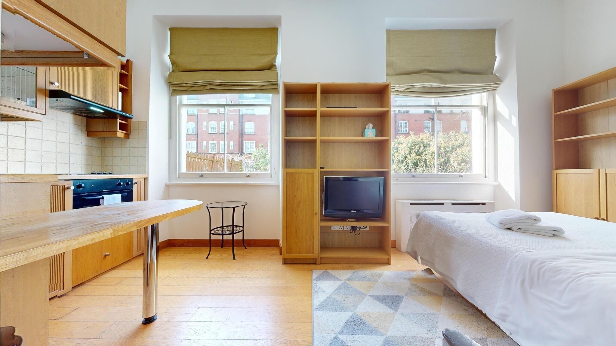 Flat to rent Percy Street, Greater London | rentaroof