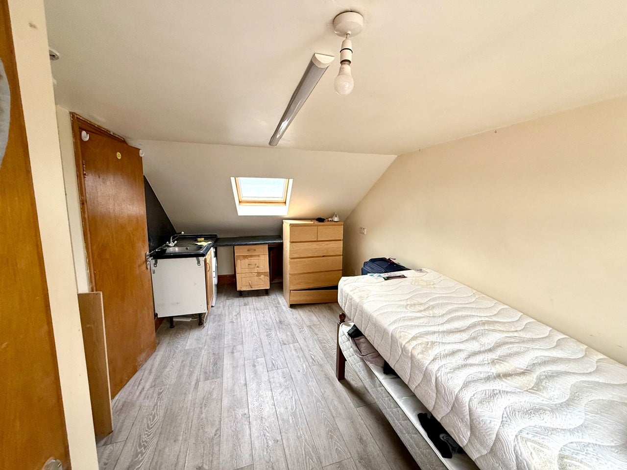 Flat to rent Buxton Road, Greater London | rentaroof