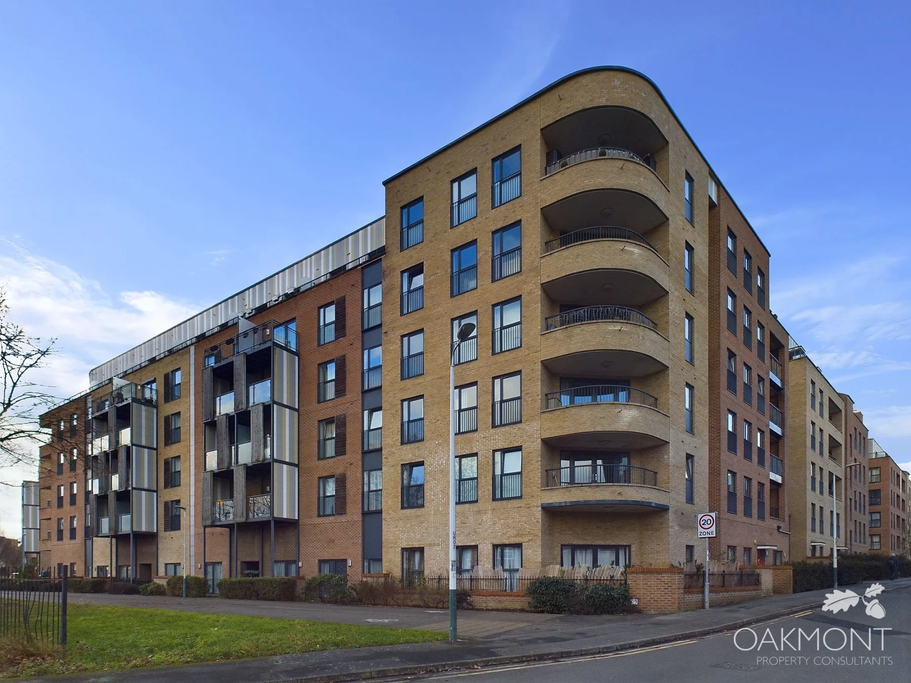 Flat to rent Maxwell Road, Greater London | rentaroof