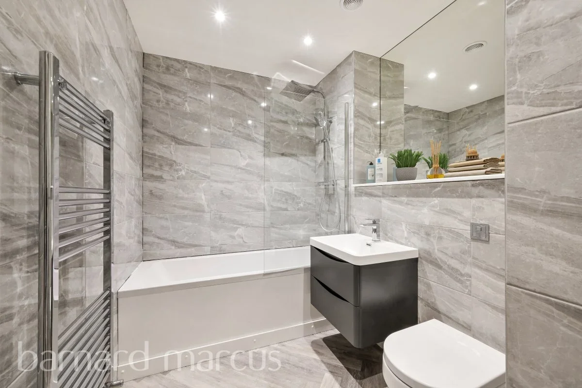 Flat to rent Hyde Road, Greater London | rentaroof