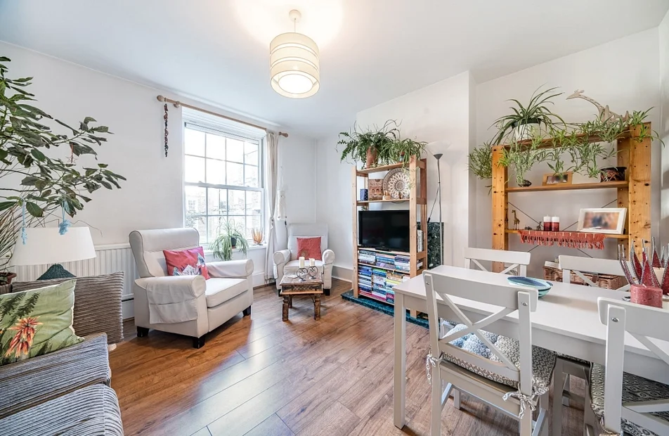 Flat to rent Kelman Close, Greater London | rentaroof