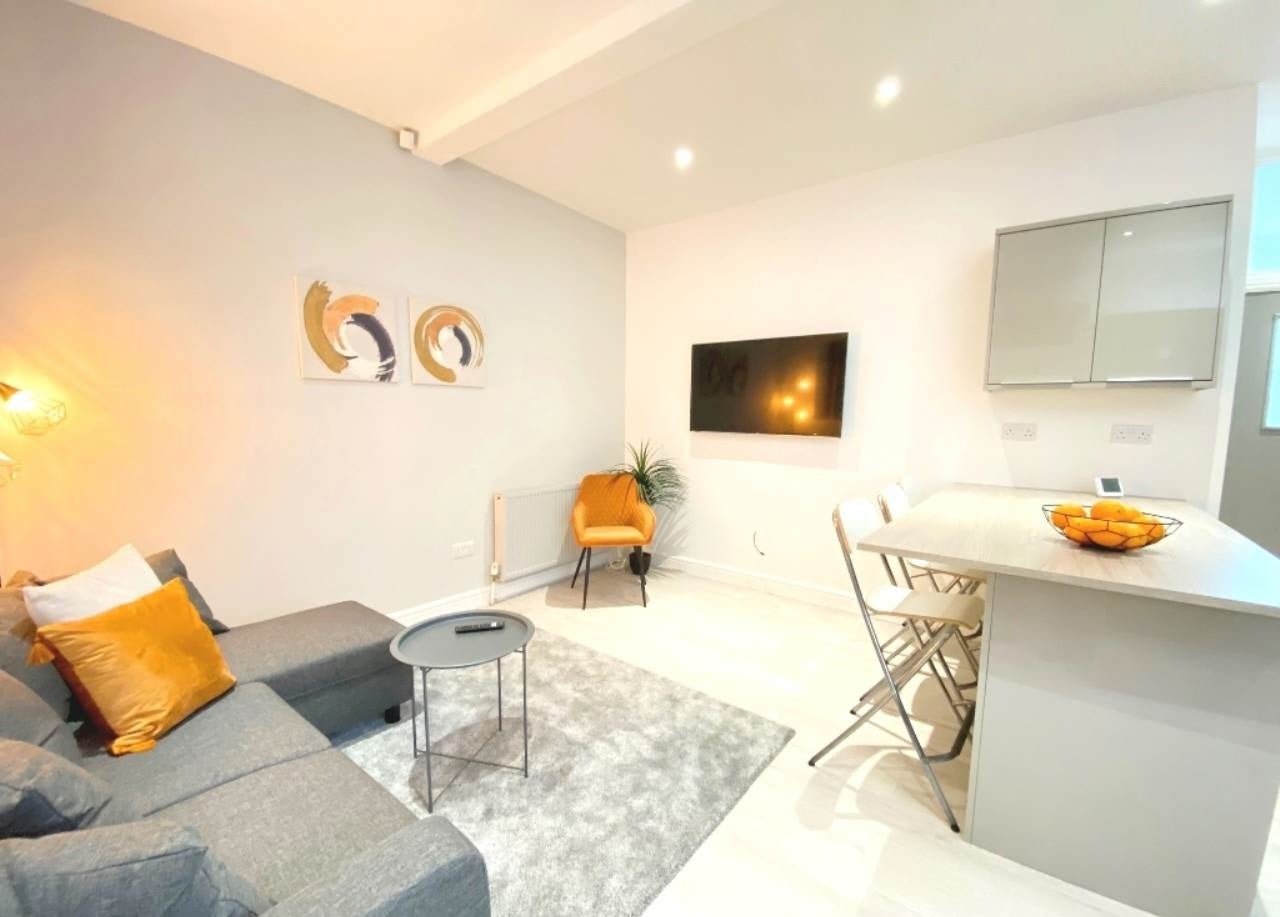 Room to rent Victoria Street, Kirklees | rentaroof