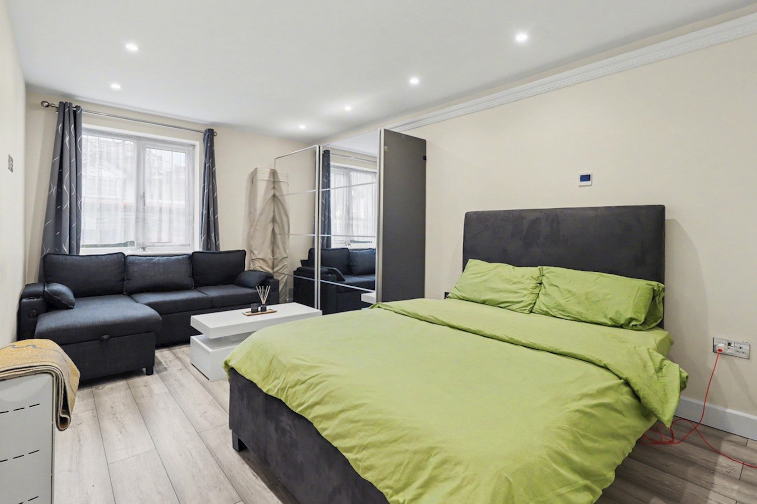 Room to rent Brigstock Road, Greater London | rentaroof