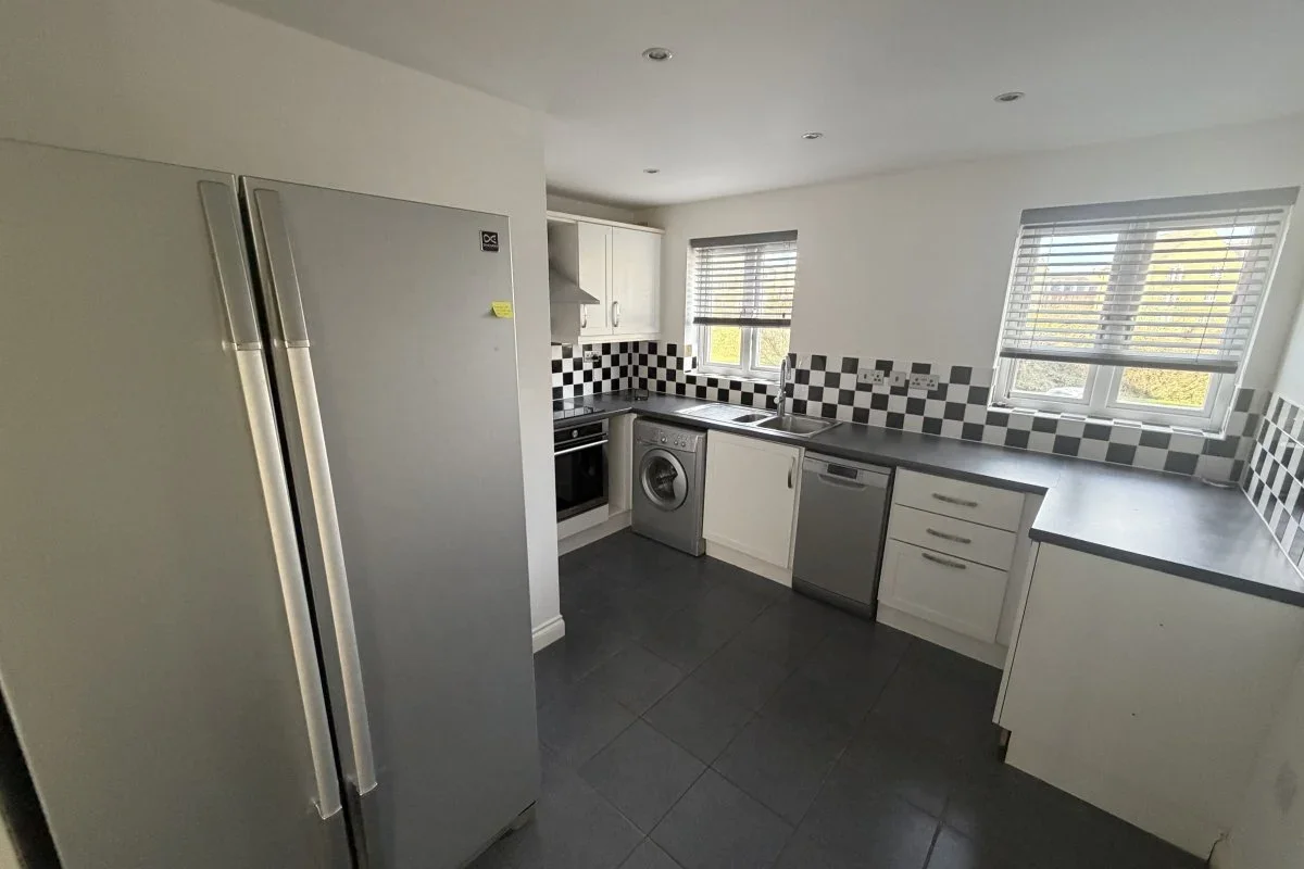 Flat to rent School Lane, Northampton | rentaroof