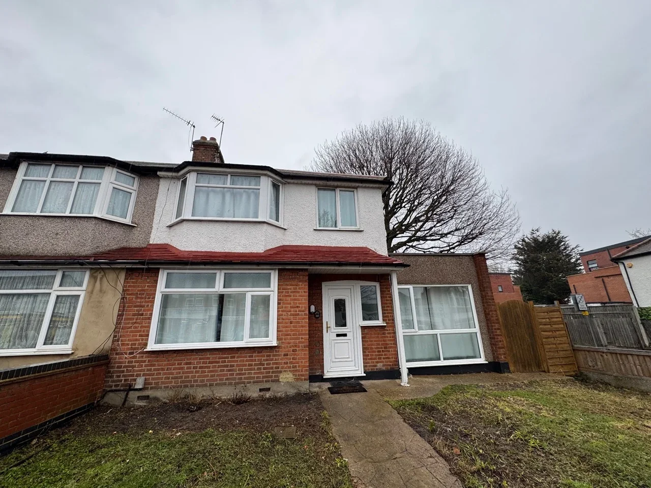 Flat to rent Richards Avenue, Greater London | rentaroof
