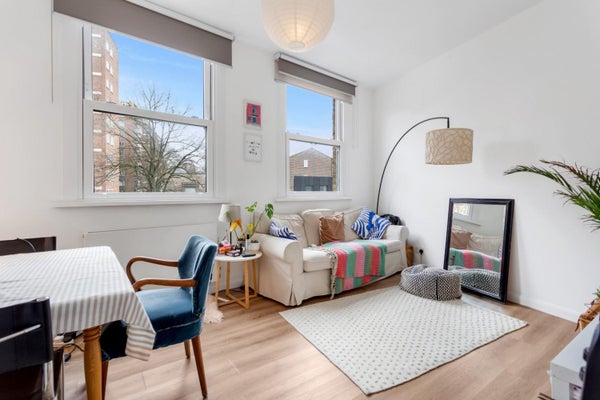 Flat to rent Balls Pond Road, Greater London | rentaroof