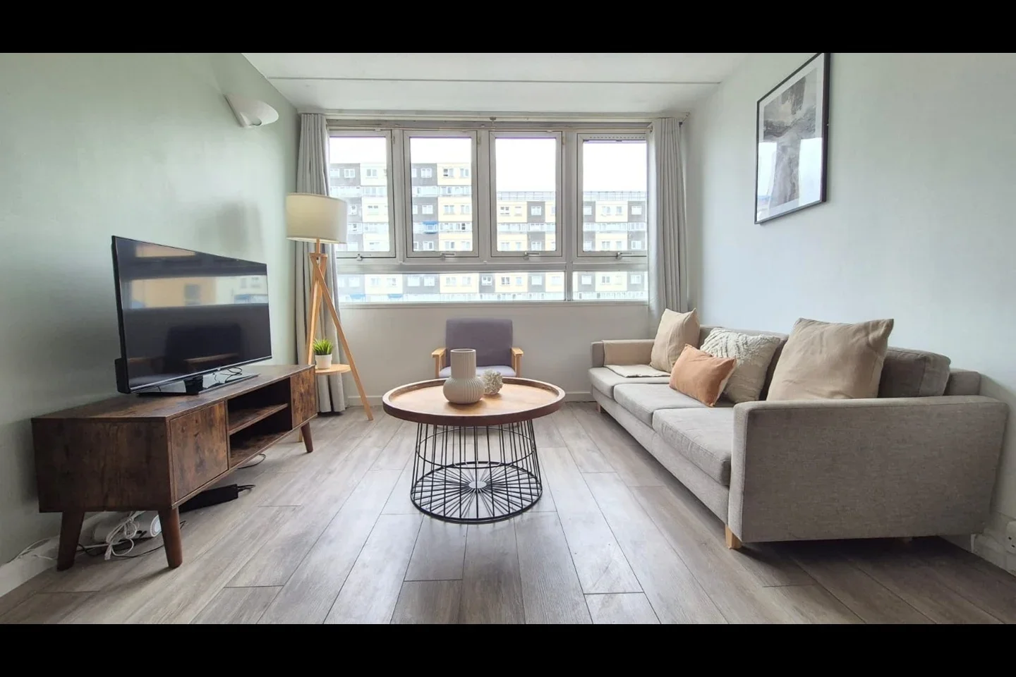 Flat to rent Francis Chichester Way, Greater London | rentaroof